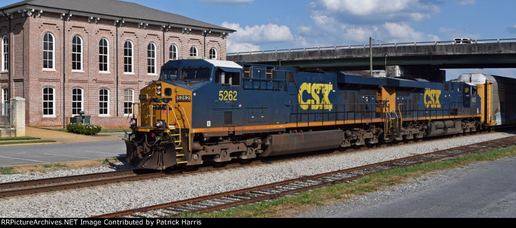 CSX 5262 ES40DC and CSX 5423 ES40DC take an auto rack train north through Cartersville GA 5-32PM ...